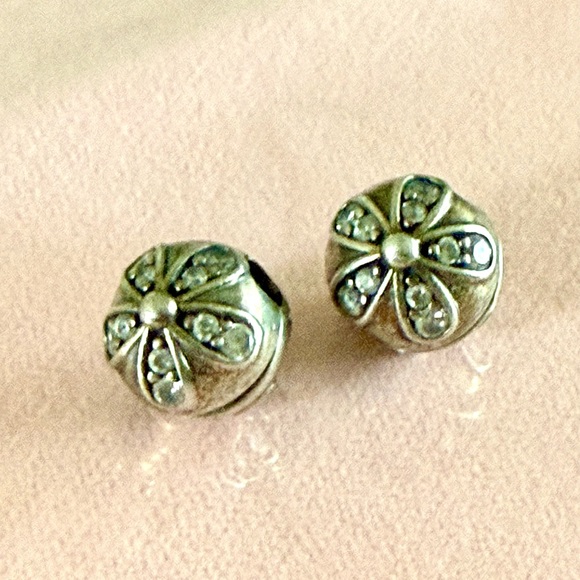 Pandora | Jewelry | Pandora Classic Sparkling Daisy Floral Silver Clips ...